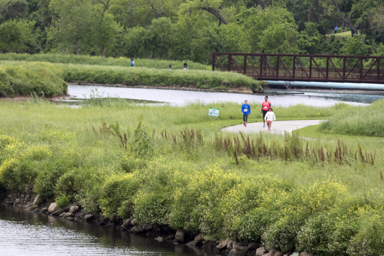 Texas’ Brays Bayou Greenway Trail - Rails to Trails Conservancy | Rails ...